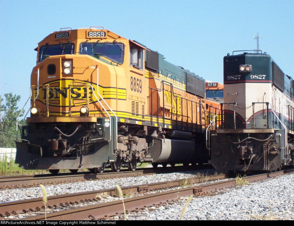 BNSF 8859 & BNSF 9827
